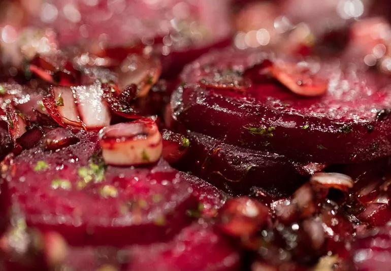 Recipe: Roasted Beet Salad With Bacon, Figs and Walnuts - Wockr